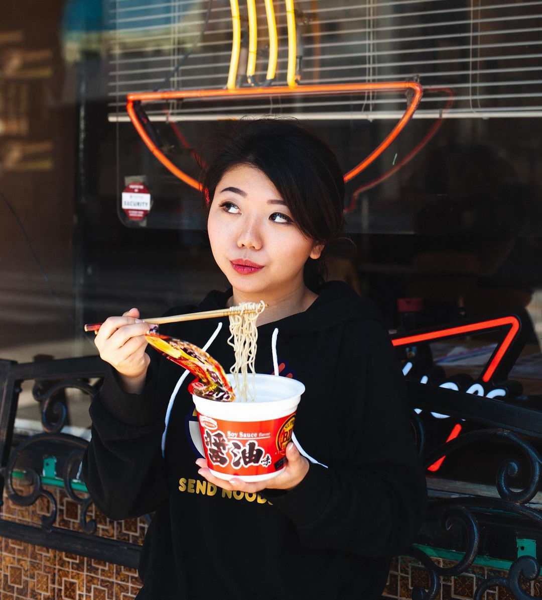 Full-time food and travel vlogger hopes others can learn from her ...